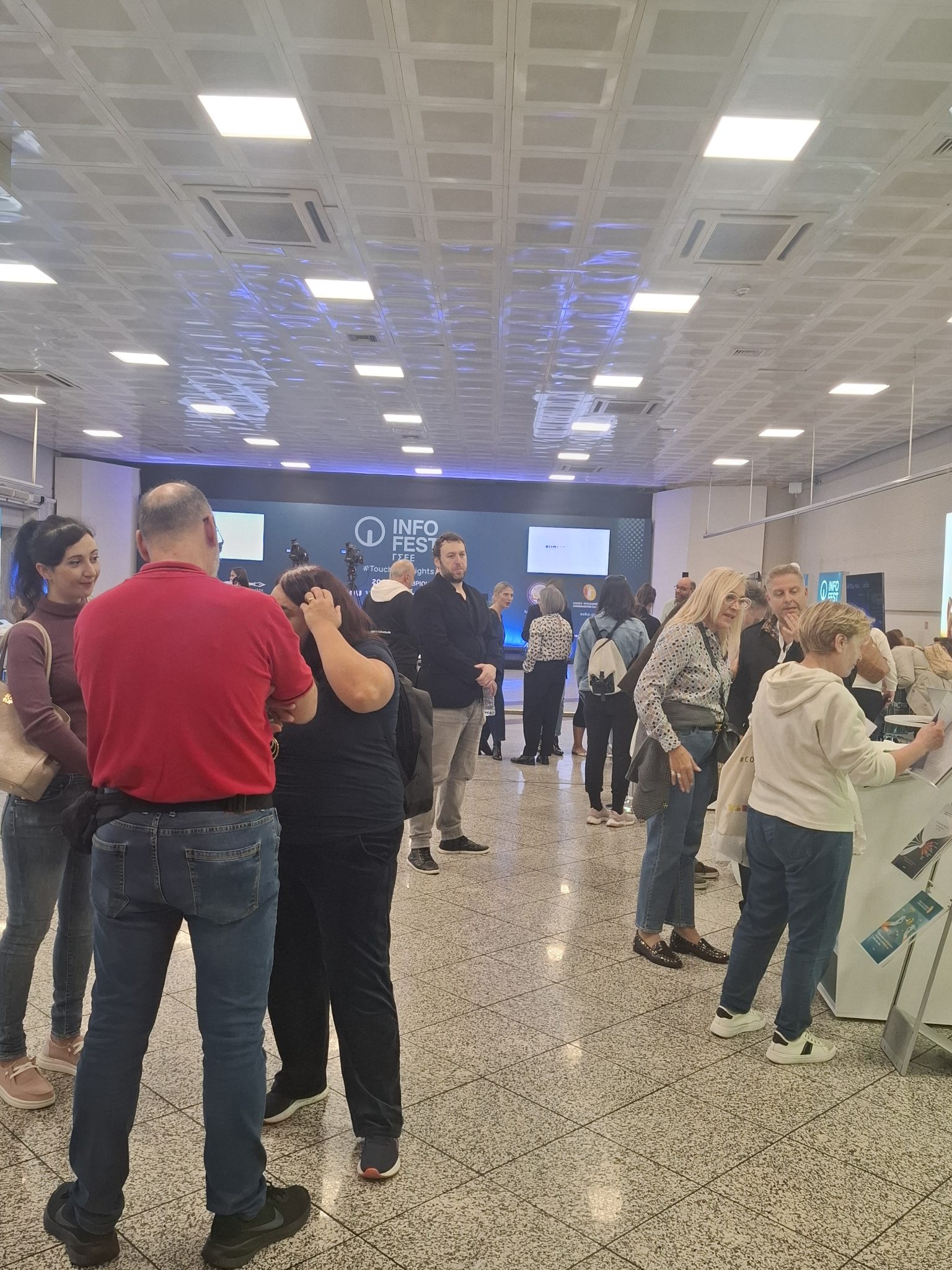 Κοσμοσυρροή στο INFO FEST της ΓΣΕΕ στο Σύνταγμα – Σήμερα ολοκληρώνεται ...